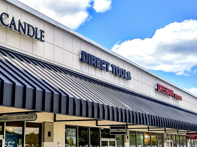 Stroll through Carolina Premium Outlets to find your favorite brands, from home decor to fashion, all at incredible everyday savings.