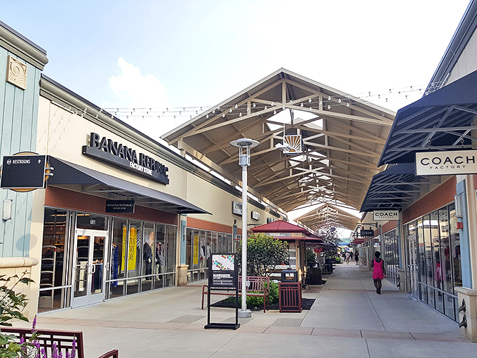 The architectural equivalent of a treasure map &ndash; covered walkways at Cincinnati Premium Outlets lead shoppers from Banana Republic to Coach with military precision and unexpected elegance.