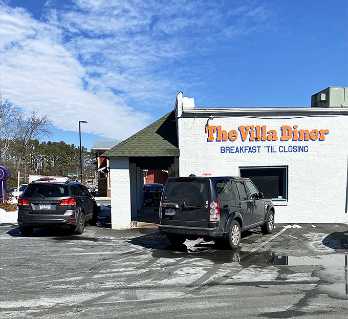 The unassuming white brick exterior with bright orange lettering promises what every breakfast lover dreams of: "BREAKFAST 'TIL CLOSING." No false advertising here.
