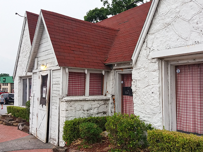 The unassuming white cottage exterior of Herman's Ribhouse is Arkansas's version of a culinary TARDIS &ndash; modest outside, magnificent within.