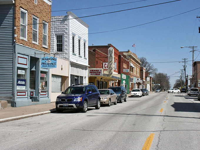 Main Street Nauvoo looks like it was plucked straight from a Norman Rockwell painting, complete with vintage storefronts and small-town charm.