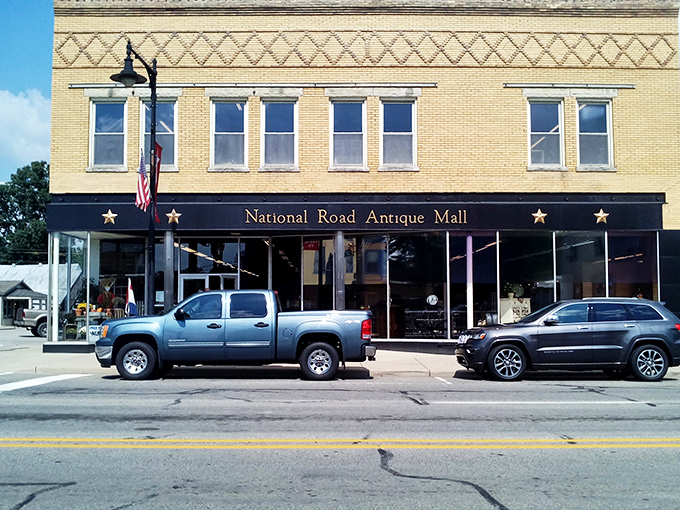 The inviting yellow brick fa&ccedil;ade of National Road Antique Mall beckons treasure hunters with the promise of discoveries waiting just beyond those gleaming windows.