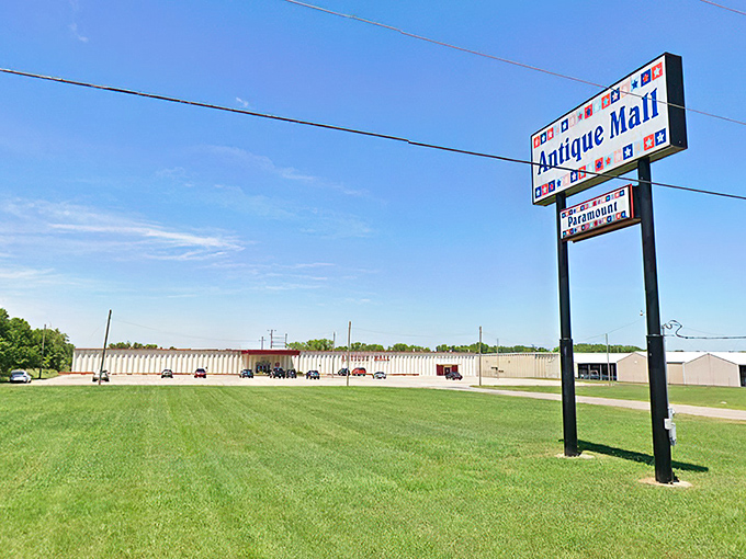 The unassuming exterior of Paramount Antique Mall belies the treasure trove within. Just like the best hole-in-the-wall diners, it's what's inside that counts.