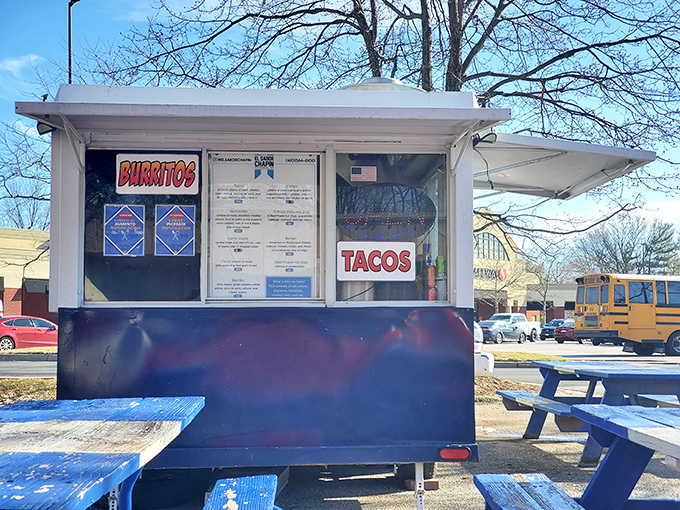 The unassuming blue and white trailer of El Sabor Chapin sits like a culinary treasure chest in Columbia, promising authentic Guatemalan flavors to those in the know.
