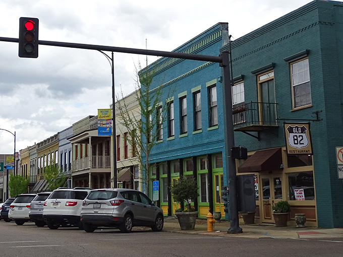 This Victorian beauty isn't just a house&mdash;it's architectural eye candy that makes you wonder if you've stumbled onto a movie set. Pure Mississippi magic! 
