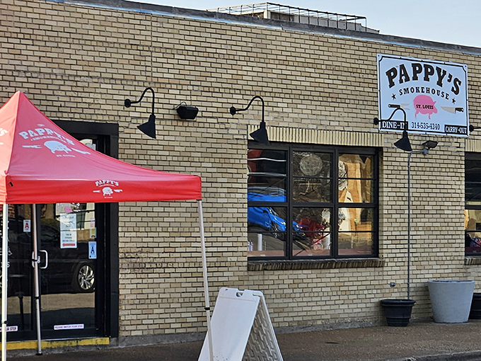 The humble brick exterior of Pappy's Smokehouse belies the flavor explosion waiting inside. Like finding a treasure map in your attic, this unassuming building holds culinary gold.