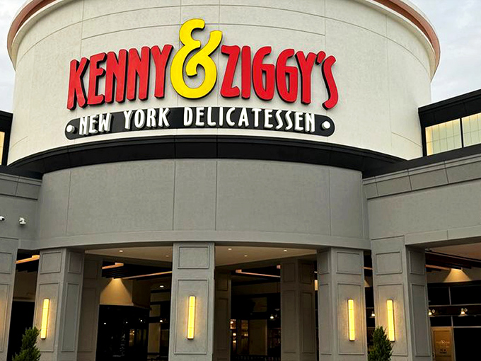 Like finding a Broadway theater in the middle of Texas, Kenny & Ziggy's distinctive curved fa&ccedil;ade boldly announces its New York deli credentials with no apologies.