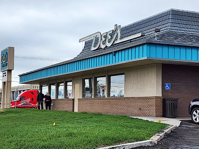 Against the backdrop of Utah's majestic mountains, Dee's stands like a humble culinary fortress, promising comfort food that rivals grandma's kitchen.