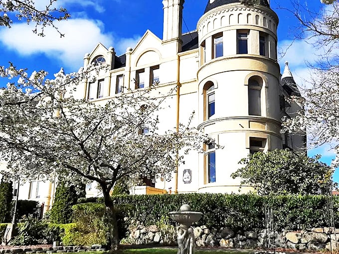 The cream-colored fa&ccedil;ade of Manresa Castle stands proudly against the Washington sky, like European royalty who decided the Pacific Northwest needed more turrets.