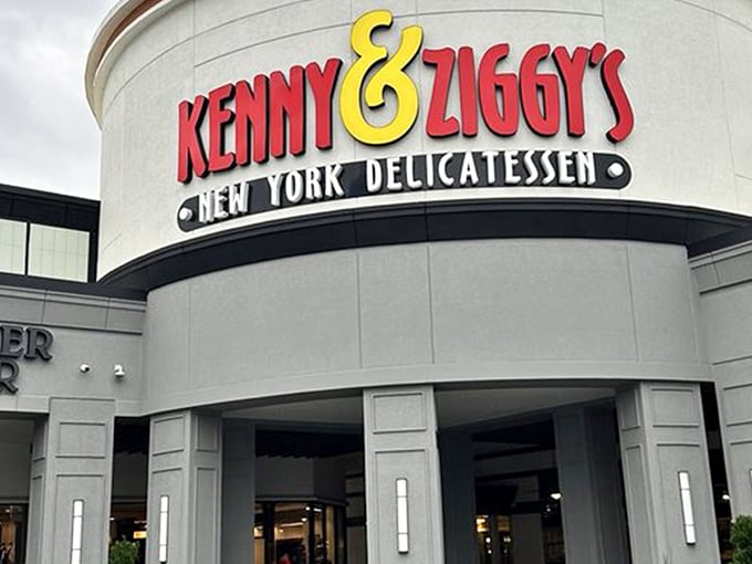 Like finding a Broadway theater in the middle of Texas, Kenny & Ziggy's distinctive curved fa&ccedil;ade boldly announces its New York deli credentials with no apologies.