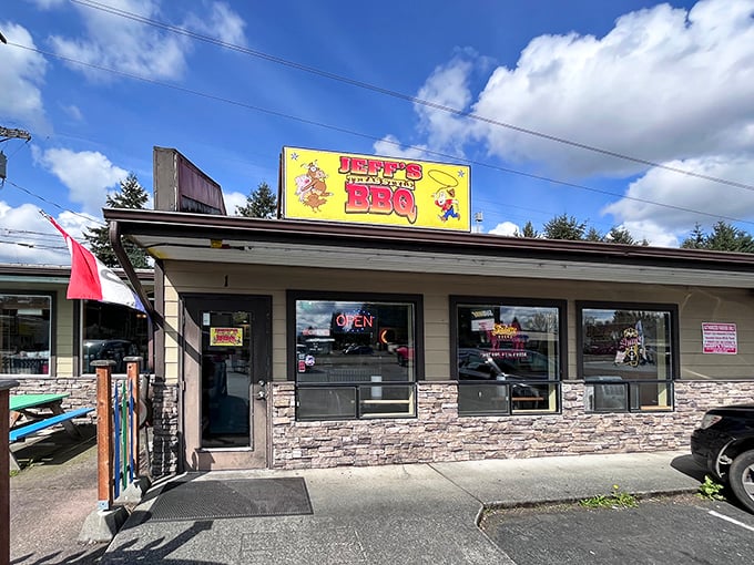 The unassuming yellow exterior of Jeff's Texas Style BBQ in Marysville hides a smoky paradise that would make any Texan nod in approval.