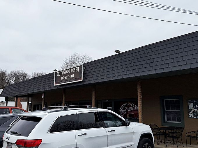The unassuming exterior of Driftwood Diner proves once again that culinary treasures often hide in plain sight along Maryland's quiet roads.