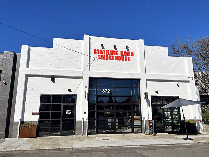 The unassuming white exterior of Stateline Road Smokehouse stands like a blank canvas, ready to paint your taste buds with smoky masterpieces.
