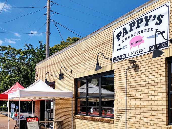 The humble brick exterior of Pappy's Smokehouse belies the flavor explosion waiting inside. Like finding a treasure map in your attic, this unassuming building holds culinary gold.