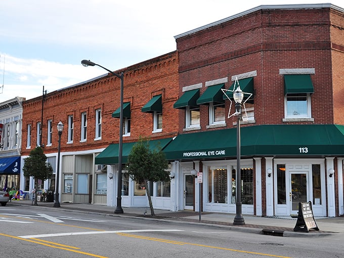 Main Street simplicity at its finest. Benson's downtown offers that "Mayberry meets modern" vibe where parking spots outnumber traffic jams.