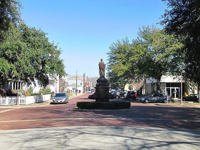 Jefferson's brick-paved streets aren't just charming&mdash;they're like time machines with better suspension. Every step echoes with history while modern life unfolds at a gentler pace.