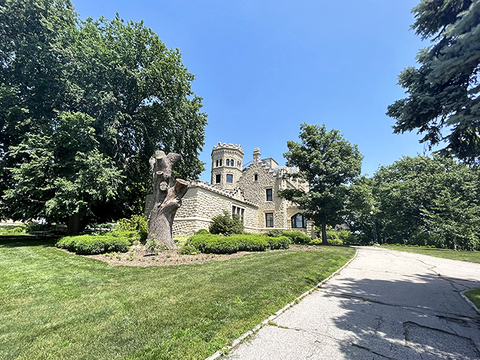 Joslyn Castle rises from the Nebraska landscape like a European nobleman who took a wrong turn at Albuquerque. Those Scottish Baronial turrets aren't mirage—they're pure Midwestern magic.