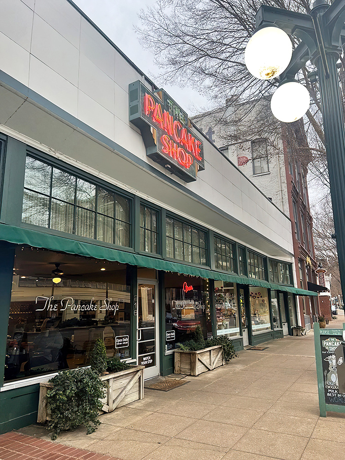 The iconic green-trimmed storefront has been beckoning hungry Hot Springs visitors since 1940. Some architectural styles come and go, but breakfast never goes out of fashion.