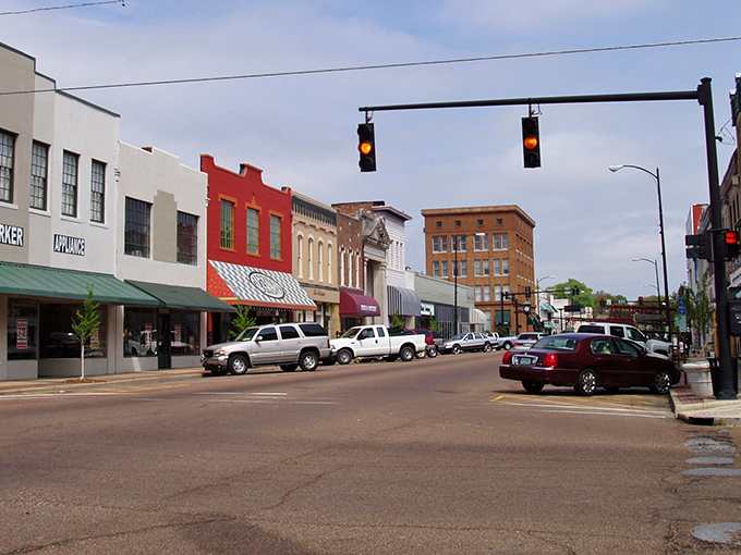 This Victorian beauty isn't just a house&mdash;it's architectural eye candy that makes you wonder if you've stumbled onto a movie set. Pure Mississippi magic! 