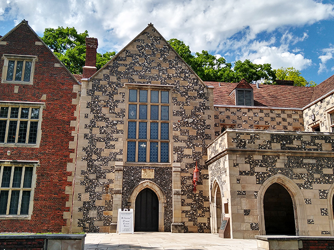 The fa&ccedil;ade of Salisbury House combines red brick and flint-speckled limestone in a Tudor masterpiece that makes Iowa feel decidedly more Downton Abbey than downtown Des Moines.