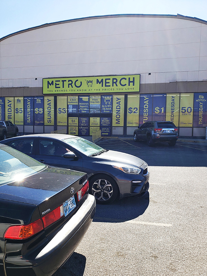 The retail equivalent of a treasure map! MetroMerch's colorful pricing banners guide bargain hunters through their week-long adventure of declining prices.