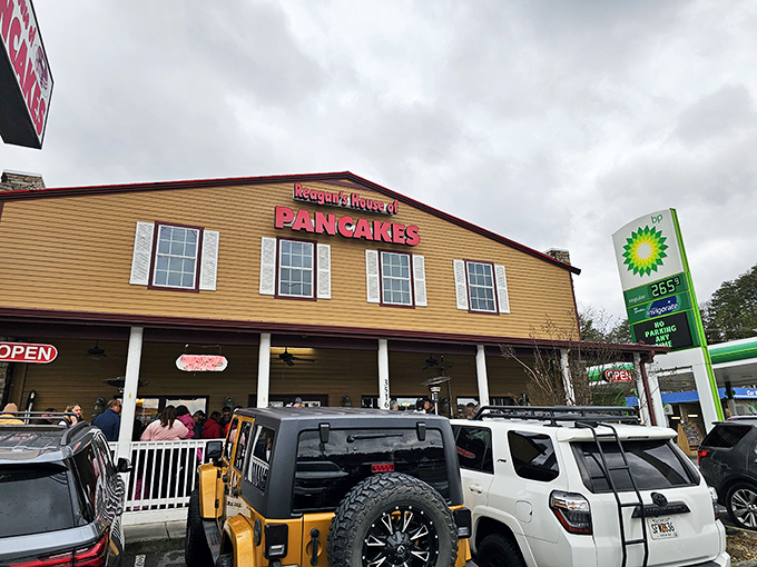 The honey-colored exterior of Reagan's House of Pancakes stands like a beacon of breakfast hope along Pigeon Forge's busy Parkway, promising carb-loaded bliss within.