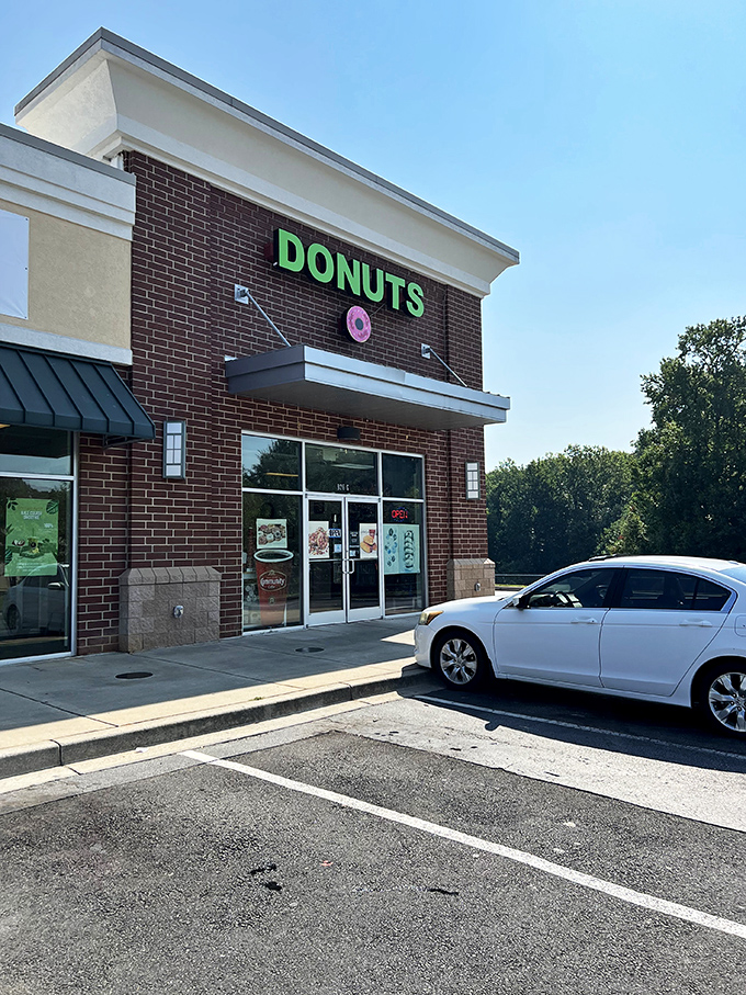 The unassuming brick exterior with its bright green "DONUTS" sign is like a beacon of hope for breakfast enthusiasts across Simpsonville.