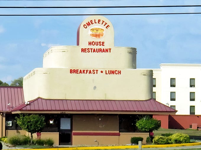 The unassuming exterior of Omelette House belies the breakfast magic happening inside. Like Clark Kent's glasses, this modest fa&ccedil;ade hides superhero-sized portions.