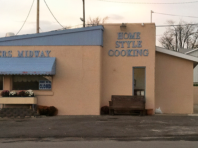The unassuming exterior of Midway Restaurant stands as a beacon of breakfast hope in Kenton, where culinary magic happens behind that modest fa&ccedil;ade.
