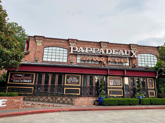 The brick facade of Pappadeaux beckons like a siren call to seafood lovers. This unassuming exterior hides a Cajun wonderland within.
