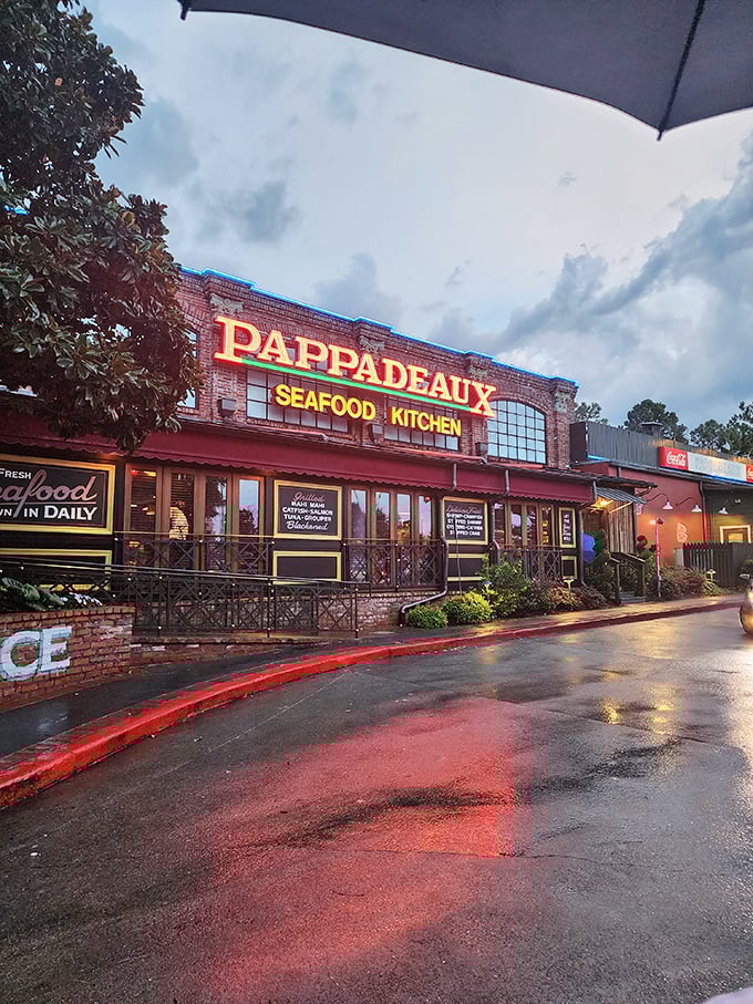 The brick facade of Pappadeaux beckons like a siren call to seafood lovers. This unassuming exterior hides a Cajun wonderland within.