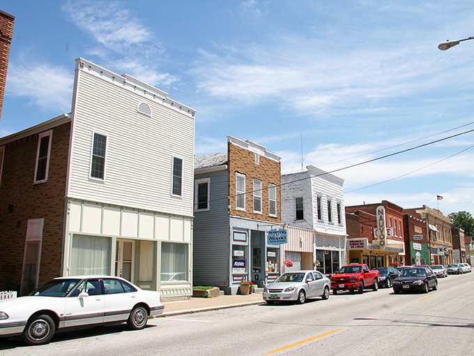 Main Street Nauvoo looks like it was plucked straight from a Norman Rockwell painting, complete with vintage storefronts and small-town charm.