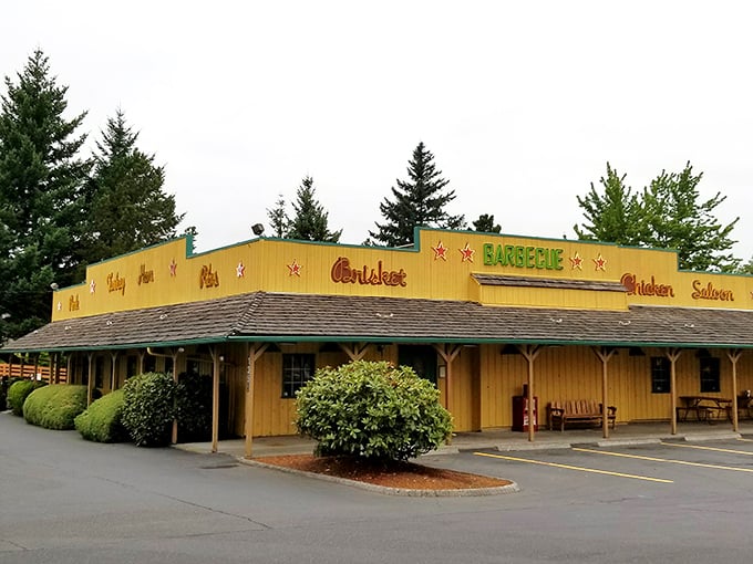 The bright yellow exterior of Buster's stands out like a beacon of hope for hungry travelers. Texas-style barbecue in Oregon? Yes, please!