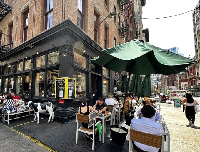 Bubby's iconic corner storefront in Tribeca welcomes you with its classic green awnings and outdoor seating where New York life unfolds right before your eyes.
