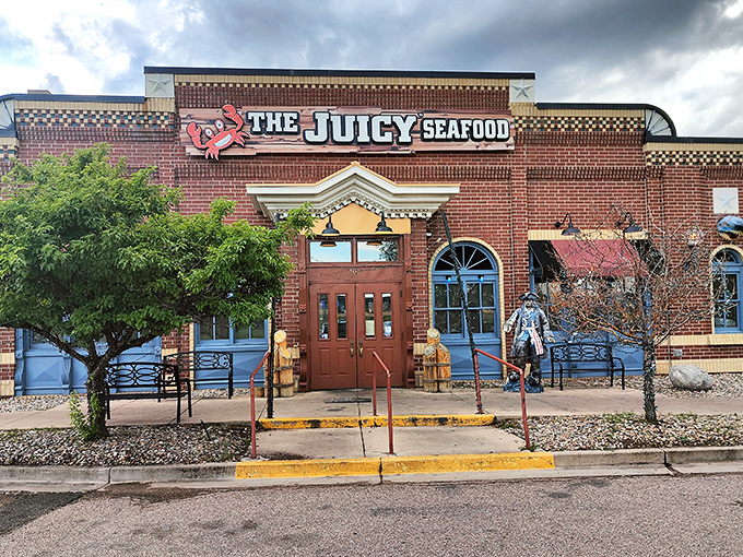 The brick facade of The Juicy Seafood stands like a culinary lighthouse in Colorado Springs, promising oceanic treasures within its unassuming exterior.