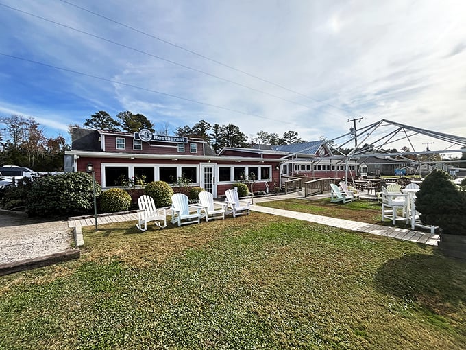 The unassuming pink exterior of Coinjock Marina Restaurant—proof that culinary treasures often hide in plain sight along North Carolina's waterways.