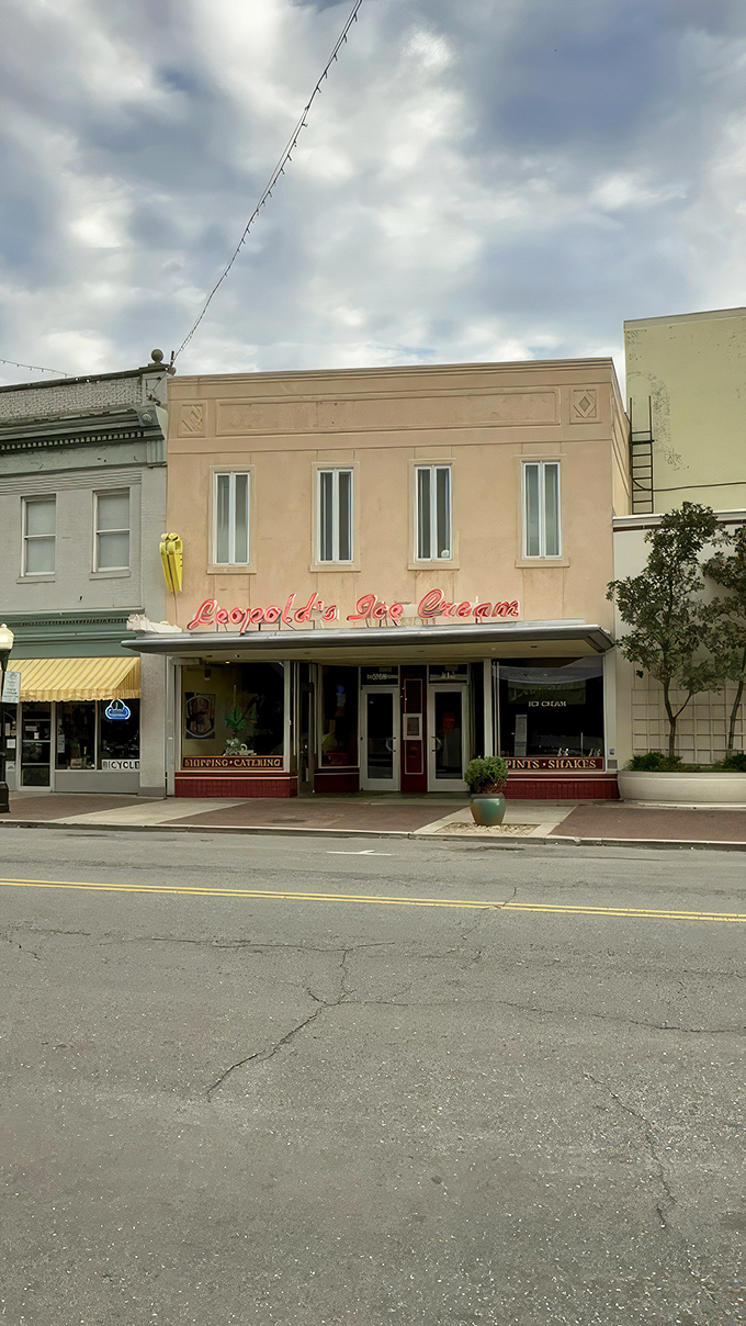 The iconic peach-colored fa&ccedil;ade with that glowing neon sign feels like a beacon of sweetness on Broughton Street. Savannah's dessert landmark awaits.