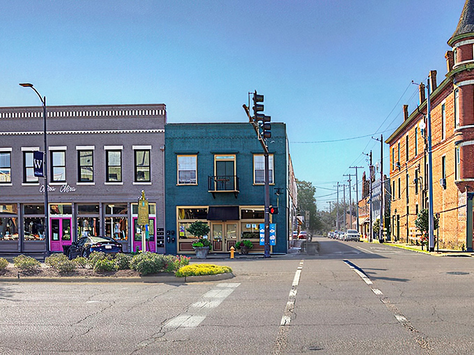 This Victorian beauty isn't just a house&mdash;it's architectural eye candy that makes you wonder if you've stumbled onto a movie set. Pure Mississippi magic! 