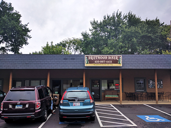 The unassuming exterior of Driftwood Diner proves once again that culinary treasures often hide in plain sight along Maryland's quiet roads.