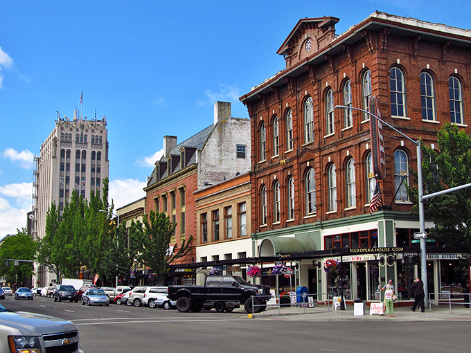 Salem's historic downtown skyline offers a perfect blend of small-town charm and capital city amenities, all without the big-city price tag.
