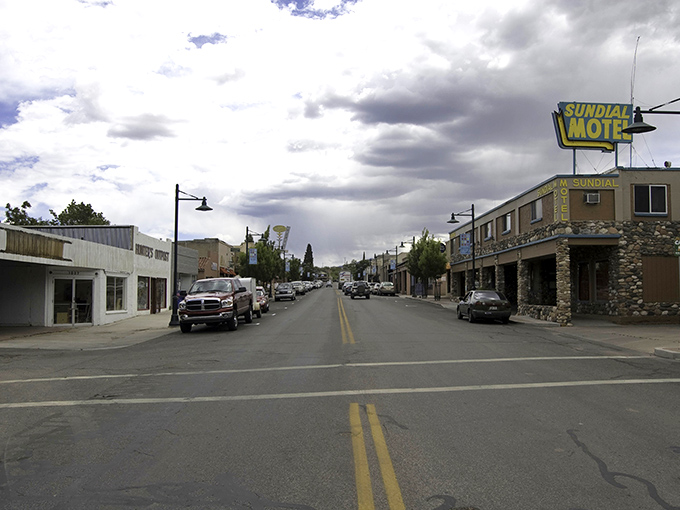 Main Street Cottonwood invites you to slow down and savor small-town charm, where mountain views and historic buildings create the perfect backdrop for treasure hunting. 