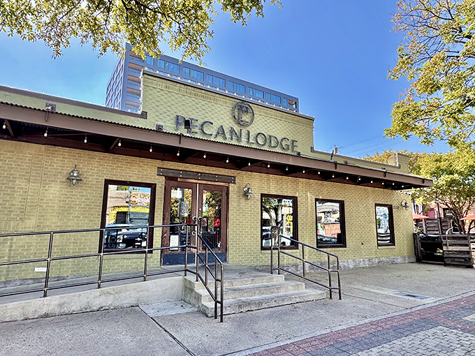 1. this down home restaurant in texas serves up the best barbecue you&rsquo;ll ever taste