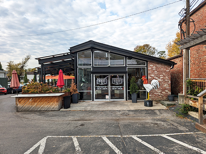 The rooster stands guard outside BBB like a breakfast bouncer, promising only the worthy shall pass into pancake paradise.