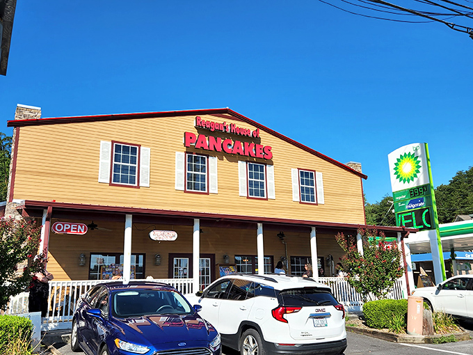 The honey-colored exterior of Reagan's House of Pancakes stands like a beacon of breakfast hope along Pigeon Forge's busy Parkway, promising carb-loaded bliss within.