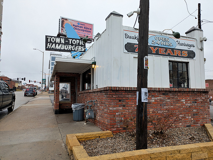 That iconic blue arrow has been guiding hungry Kansas Citians to burger nirvana since 1937. Some landmarks don't need to change.