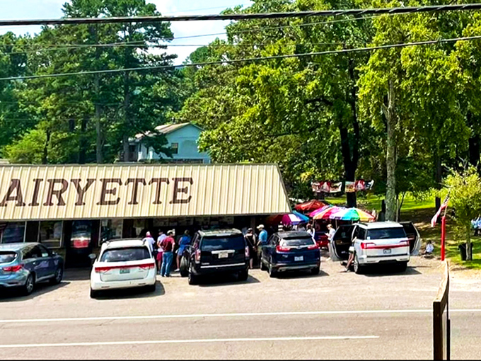 Roadside paradise! The Dairyette's packed parking lot is the universal sign of "stop what you're doing and eat here immediately."