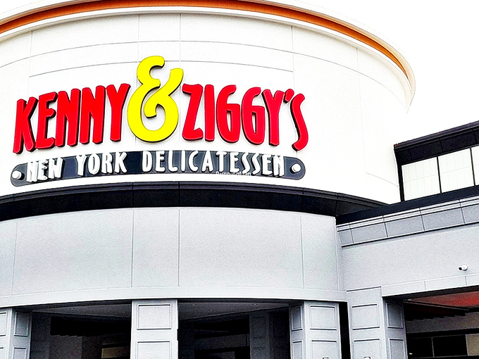 Like finding a Broadway theater in the middle of Texas, Kenny & Ziggy's distinctive curved fa&ccedil;ade boldly announces its New York deli credentials with no apologies.