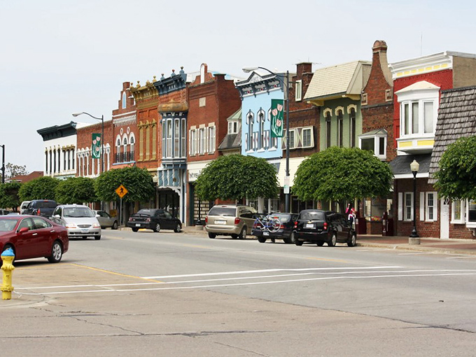Pella's Main Street isn't just charming—it's like someone took a Hallmark movie set and added actual parking spaces. Small-town perfection with breathing room.