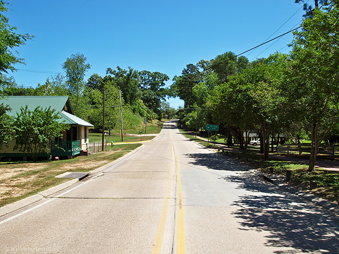 Main Street simplicity at its finest. St. Francisville's tree-lined roads invite you to slow down and remember when conversations happened on front porches, not smartphones.
