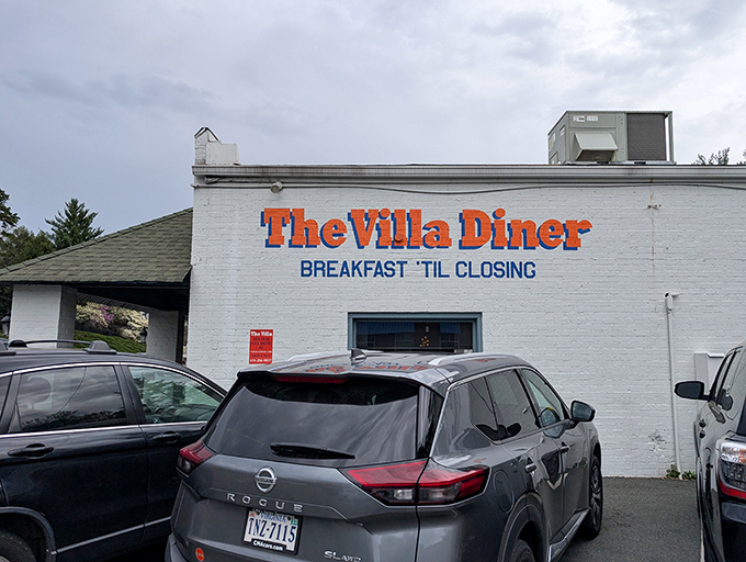 The unassuming white brick exterior with bright orange lettering promises what every breakfast lover dreams of: "BREAKFAST 'TIL CLOSING." No false advertising here.